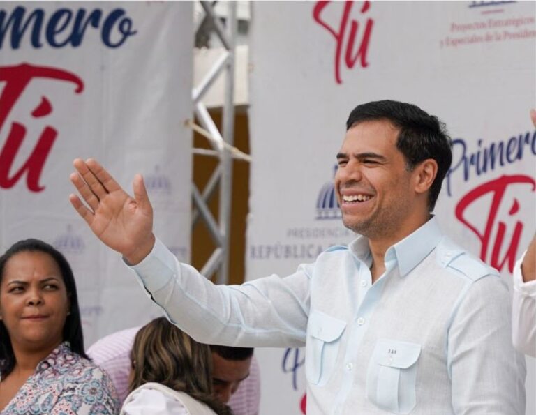 Roberto Ángel: Gobierno profundiza programas para reducir pobreza ...